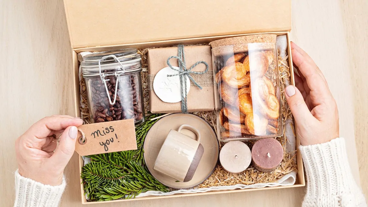 40+ Friendship Day Gifts to Laud Your Comrade in Life