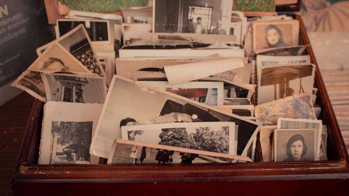 What To Do With Old Photos? 5 Helpful Ways